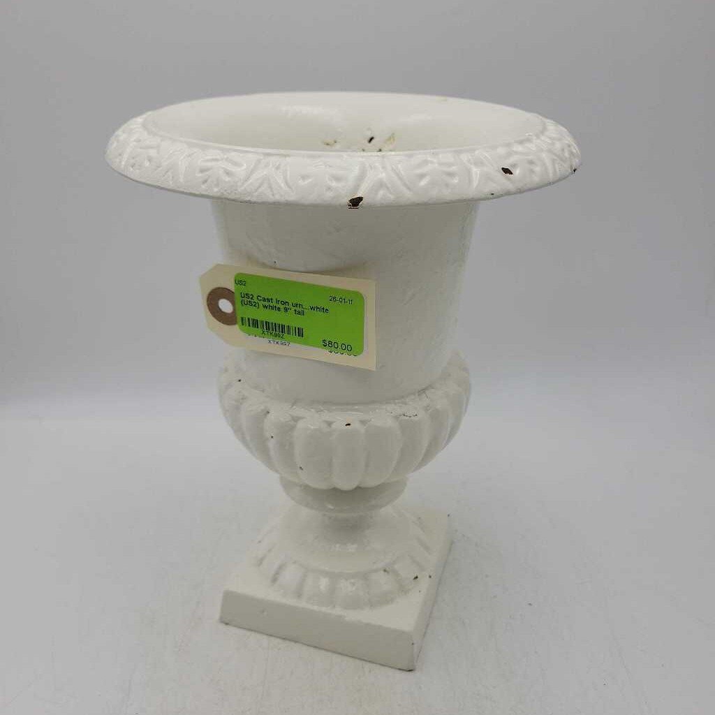 Cast iron urn....white (US2)