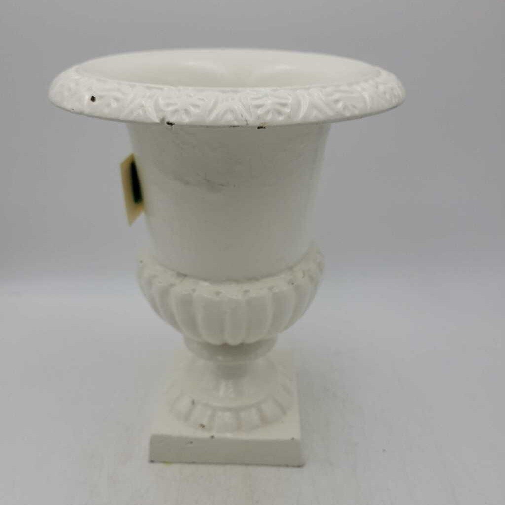 Cast iron urn....white (US2)